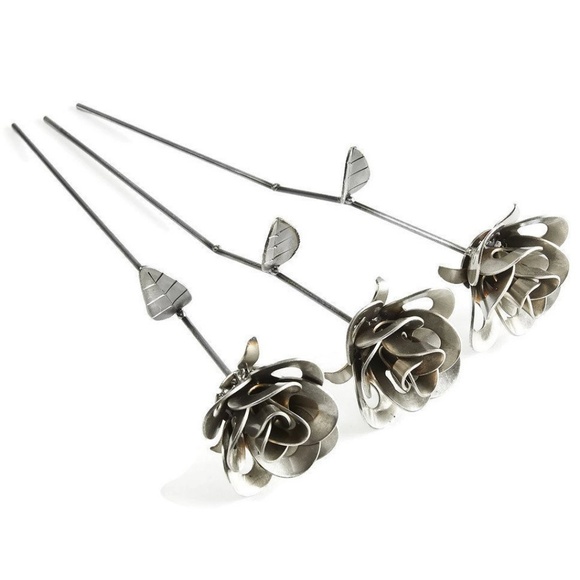 Metal Relic | Accents | Scrap Metal Art Three Steel Welded Metal Roses ...